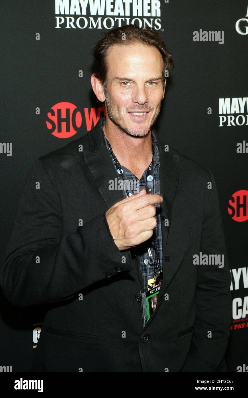 Peter Berg attending the Floyd Mayweather Jr. vs. Saul Canelo Alvarez ...