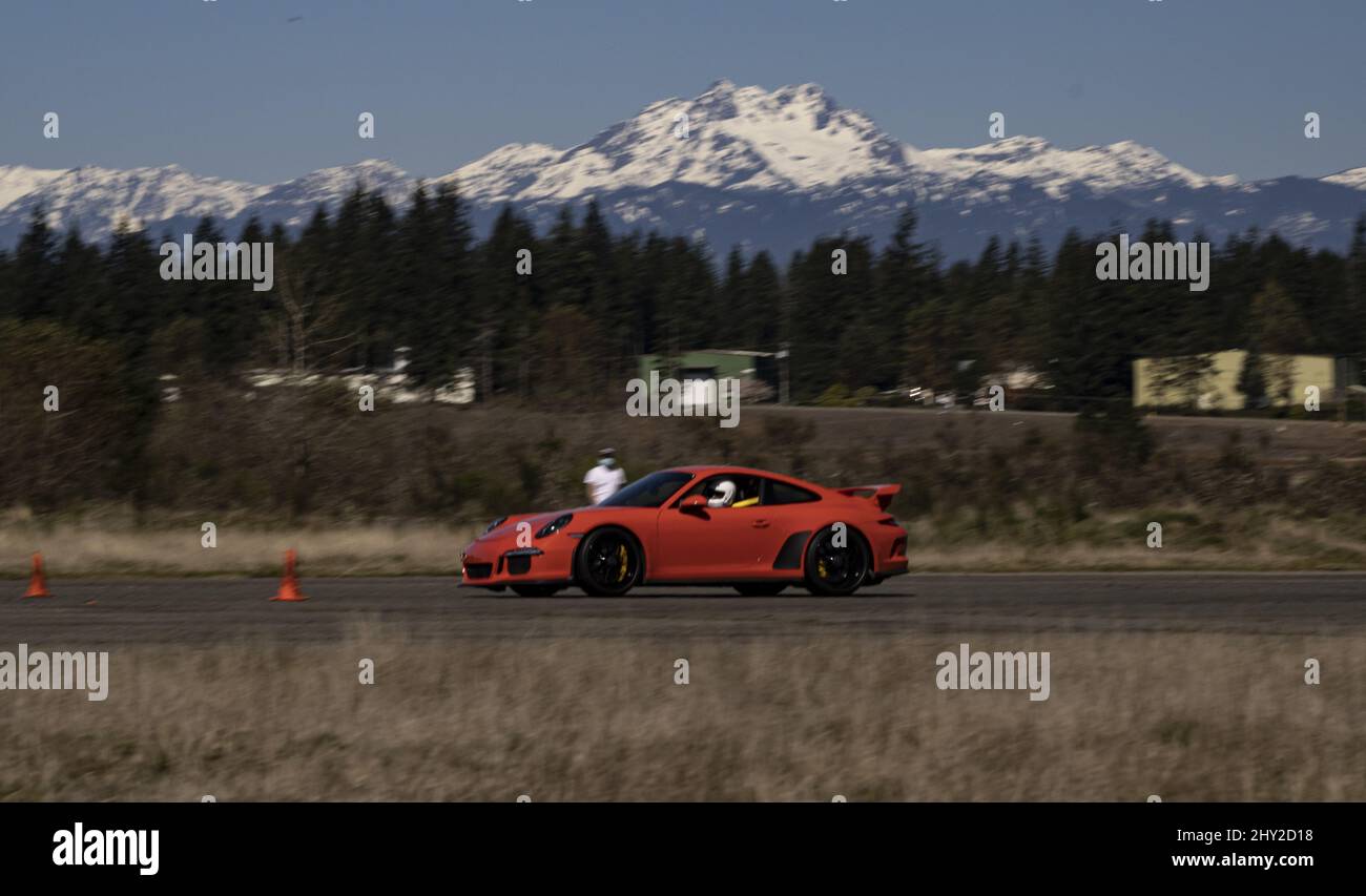 Car racing on the runway hi-res stock photography and images - Alamy
