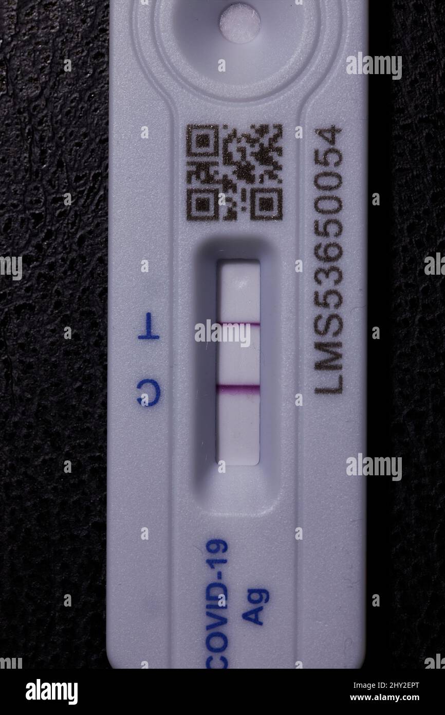 Positive Covid 19 lateral flow test / rapid lateral flow antigen ...