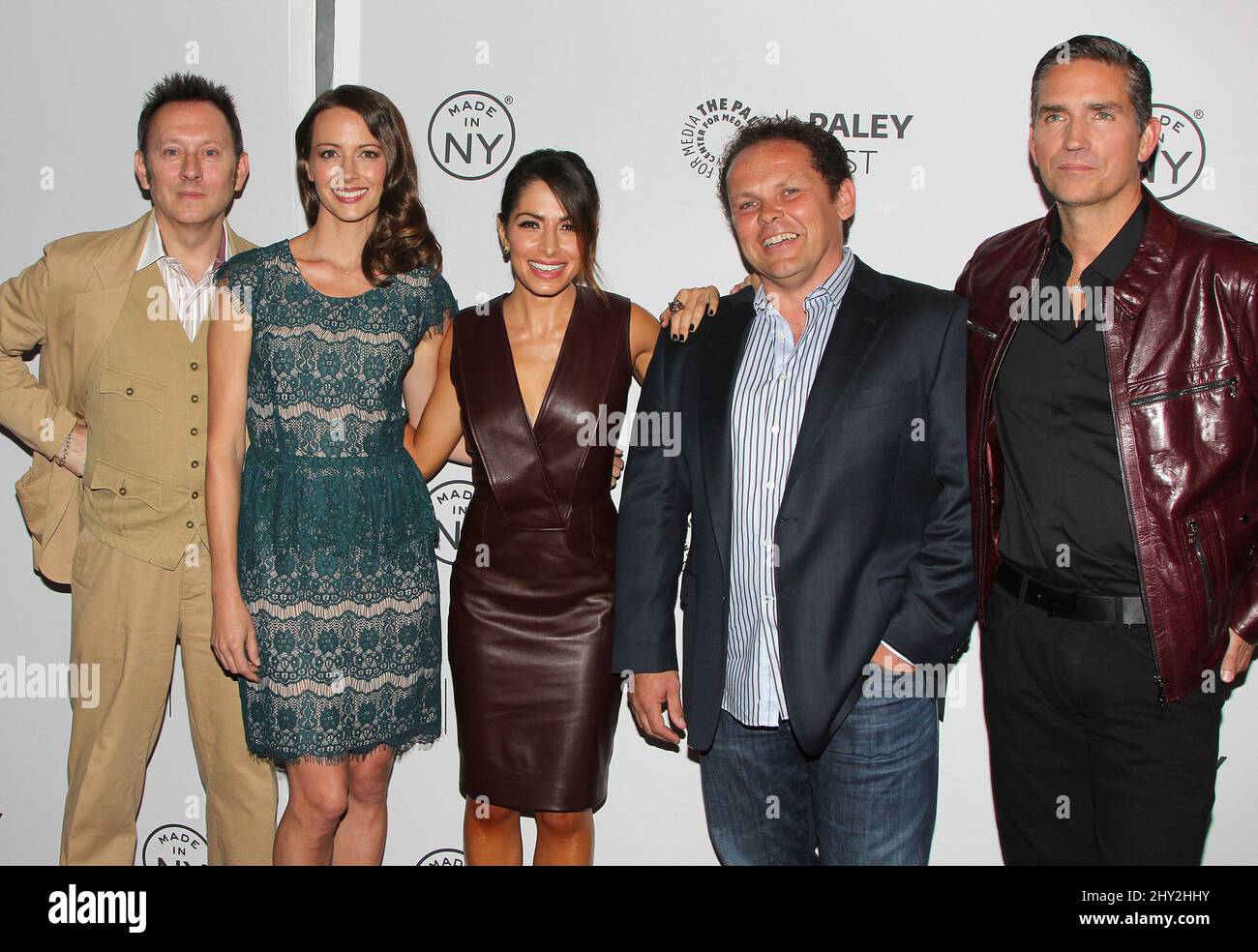 Amy acker and sarah shahi hi-res stock photography and images - Alamy