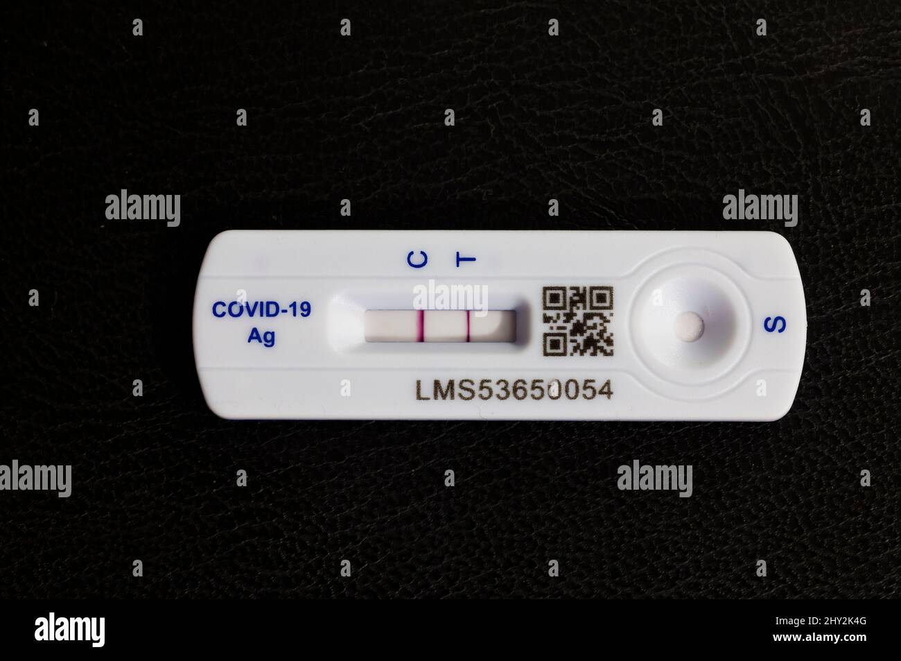 Positive Covid 19 lateral flow test / rapid lateral flow antigen ...