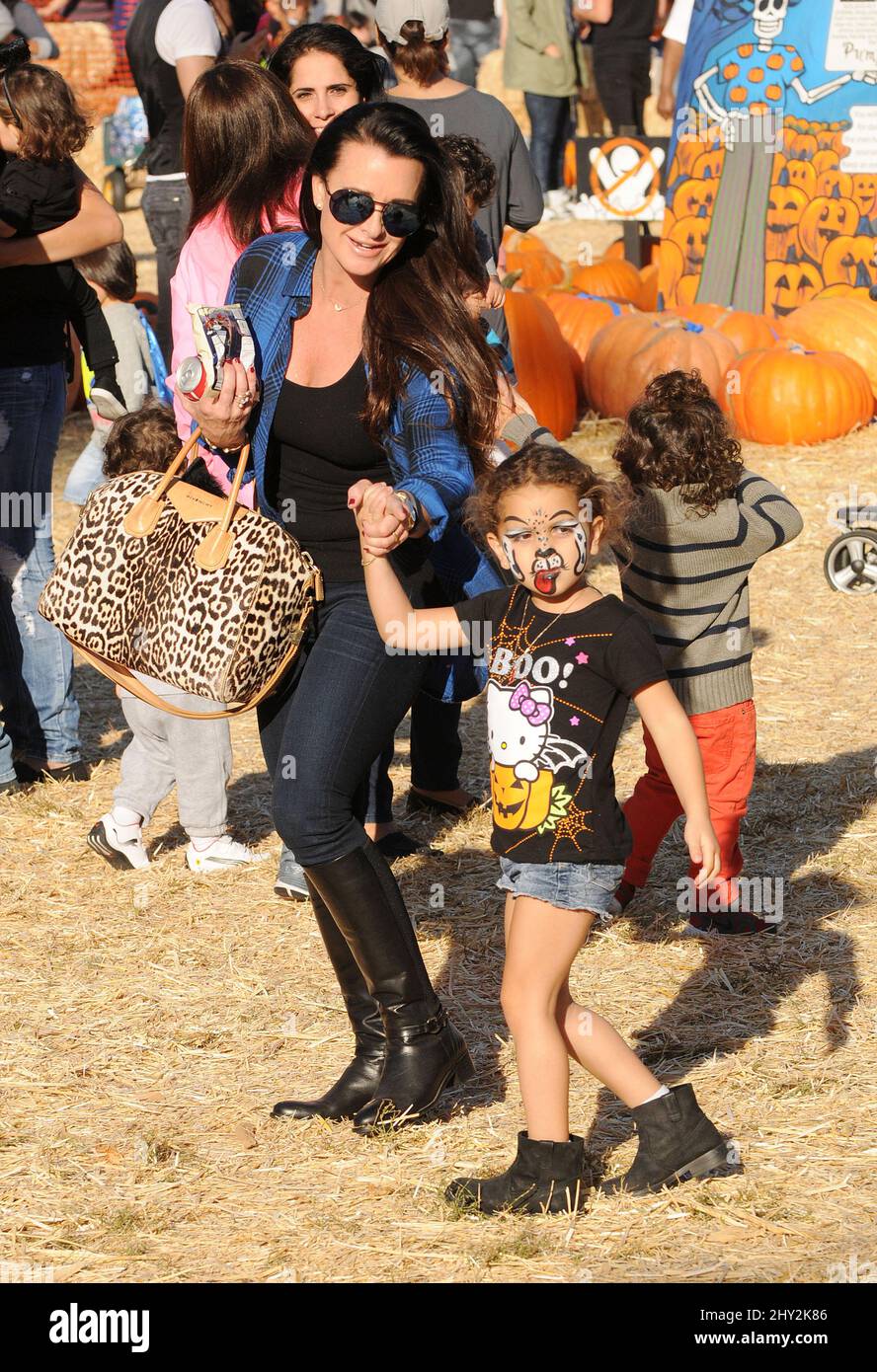 Kyle Richards and her daughters have a family day out at the Pumpkin ...