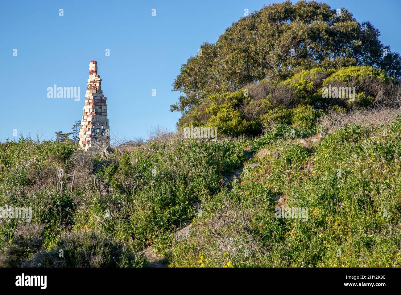 The Albany Bulb is a unique waterfront park located along the San ...
