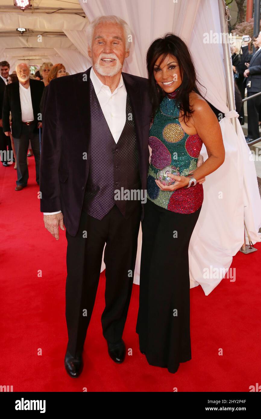 Kenny rogers and wanda hi-res stock photography and images - Alamy