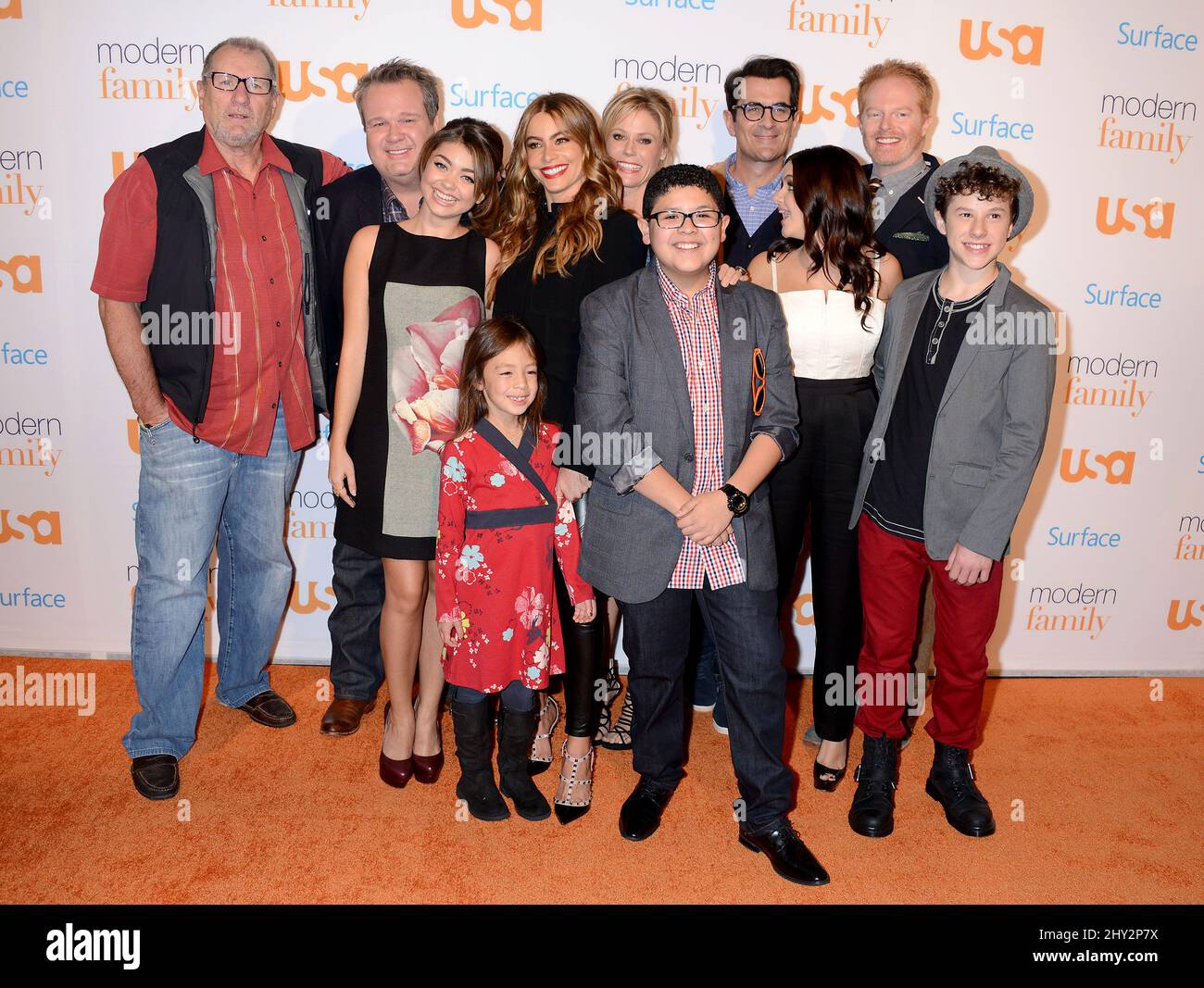 Ed O'Neill, Eric Stonestreet, Sarah Hyland, Aubrey Anderson-Emmons ...