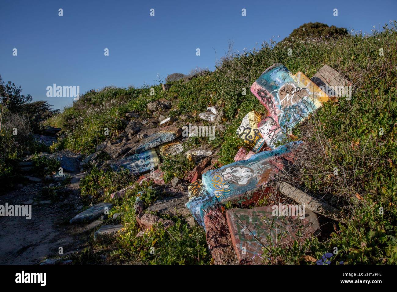 The Albany Bulb is a unique waterfront park located along the San ...