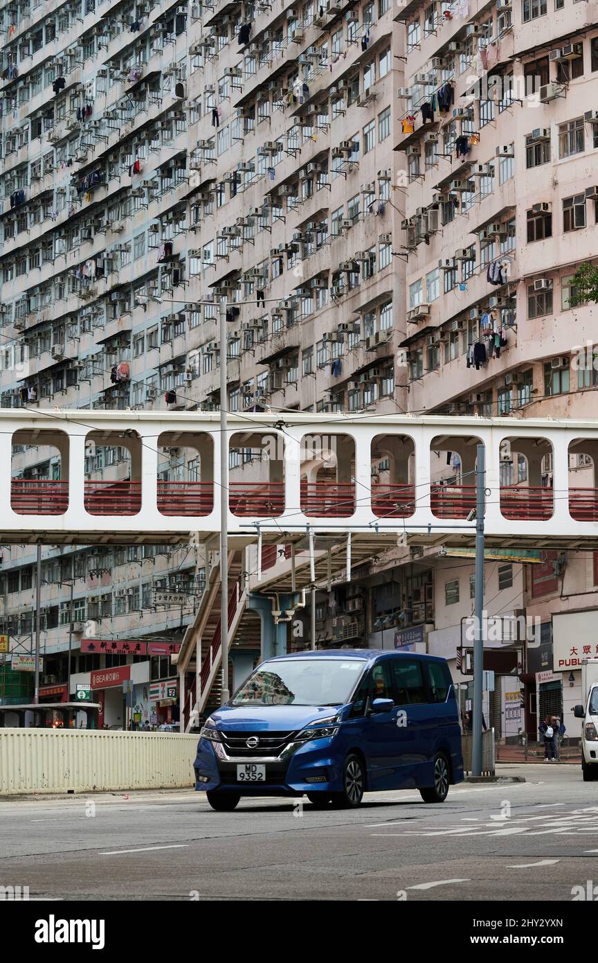 Building windows view crossroad hi-res stock photography and images - Alamy