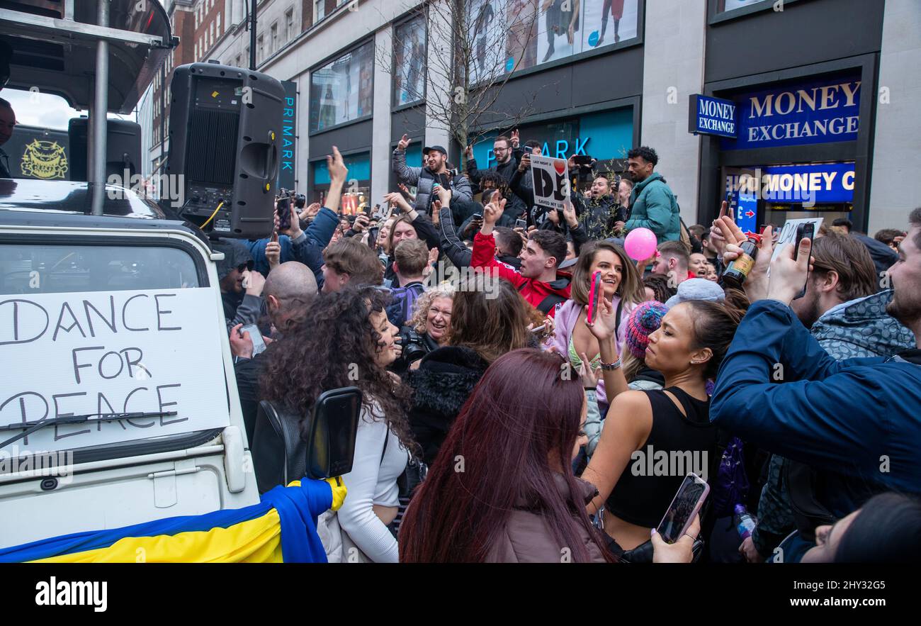 LONDON, MARCH 13 2022, Dance for Peace Parade protest in Central London ...
