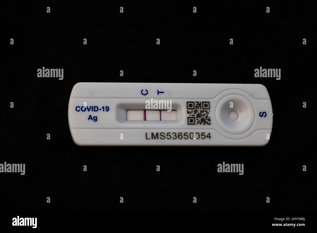 Positive Covid 19 lateral flow test / rapid lateral flow antigen ...