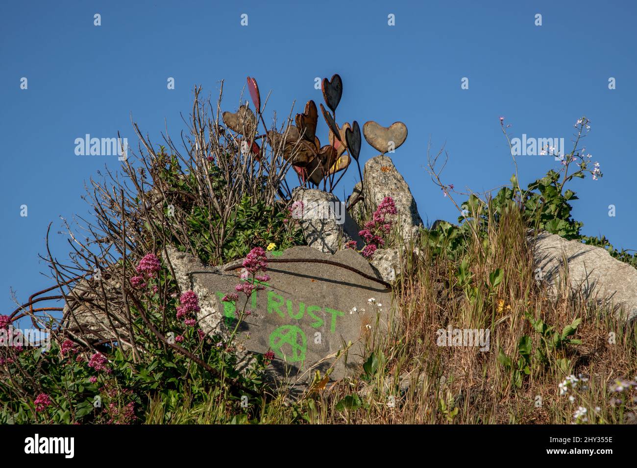 The Albany Bulb is a unique waterfront park located along the San ...