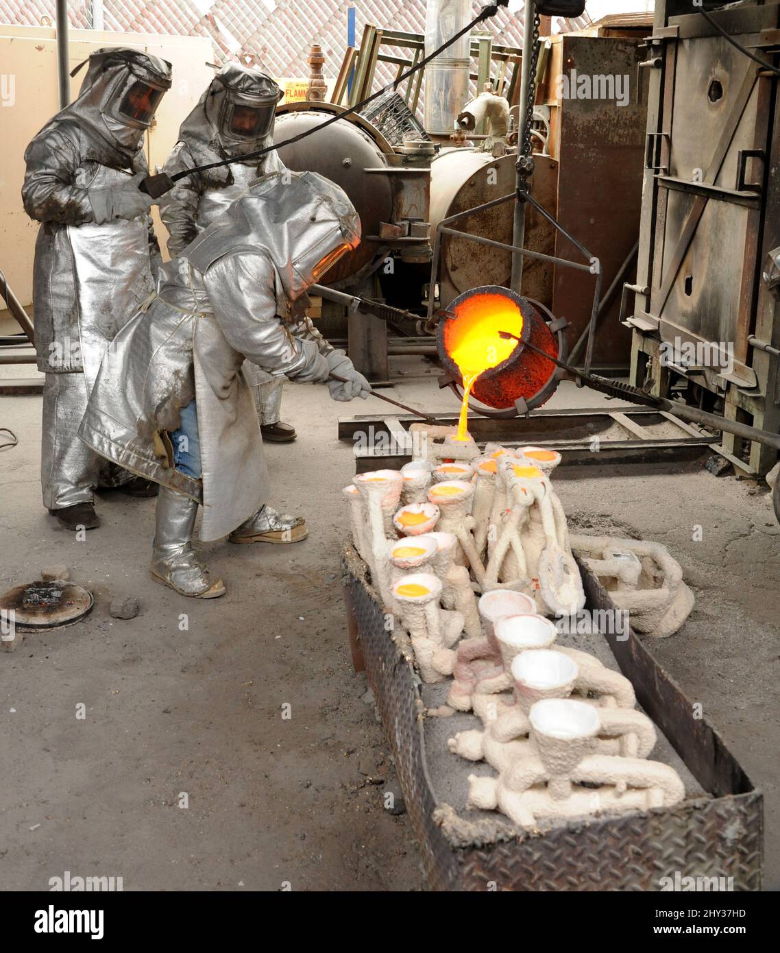 Casting of the bronze Actor, the Screen Actors Guild Awards statuette ...