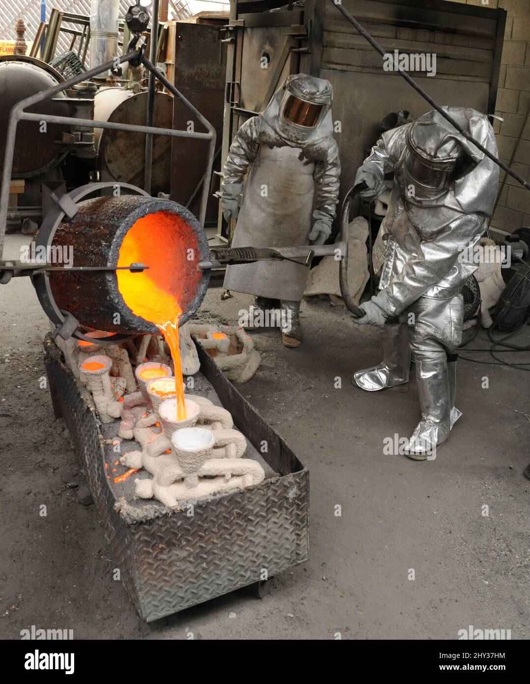 Casting of the bronze Actor, the Screen Actors Guild Awards statuette ...