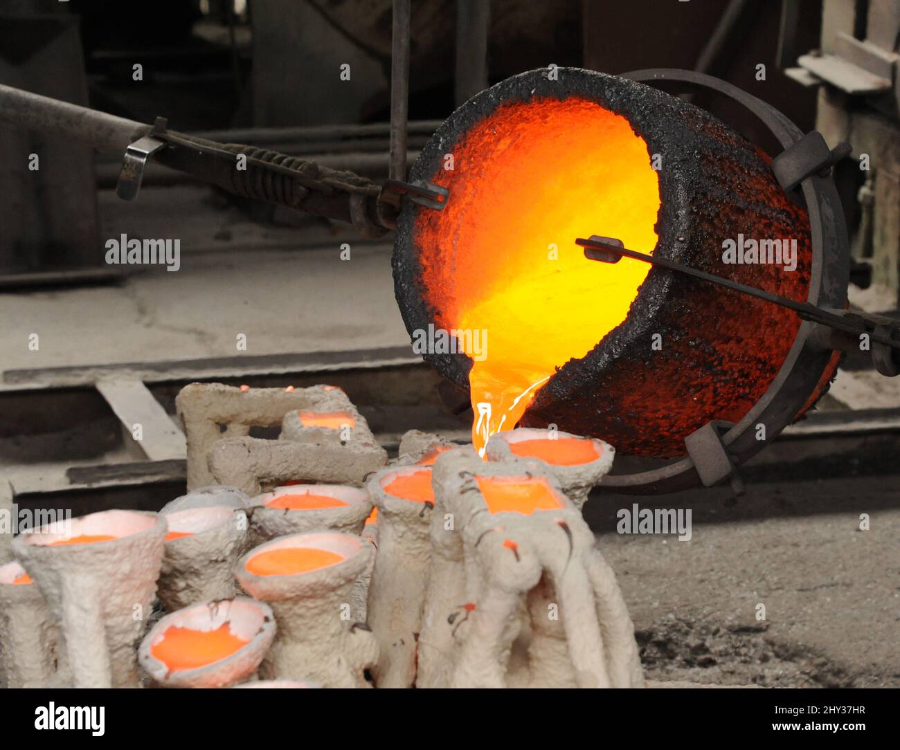 Casting of the bronze Actor, the Screen Actors Guild Awards statuette ...