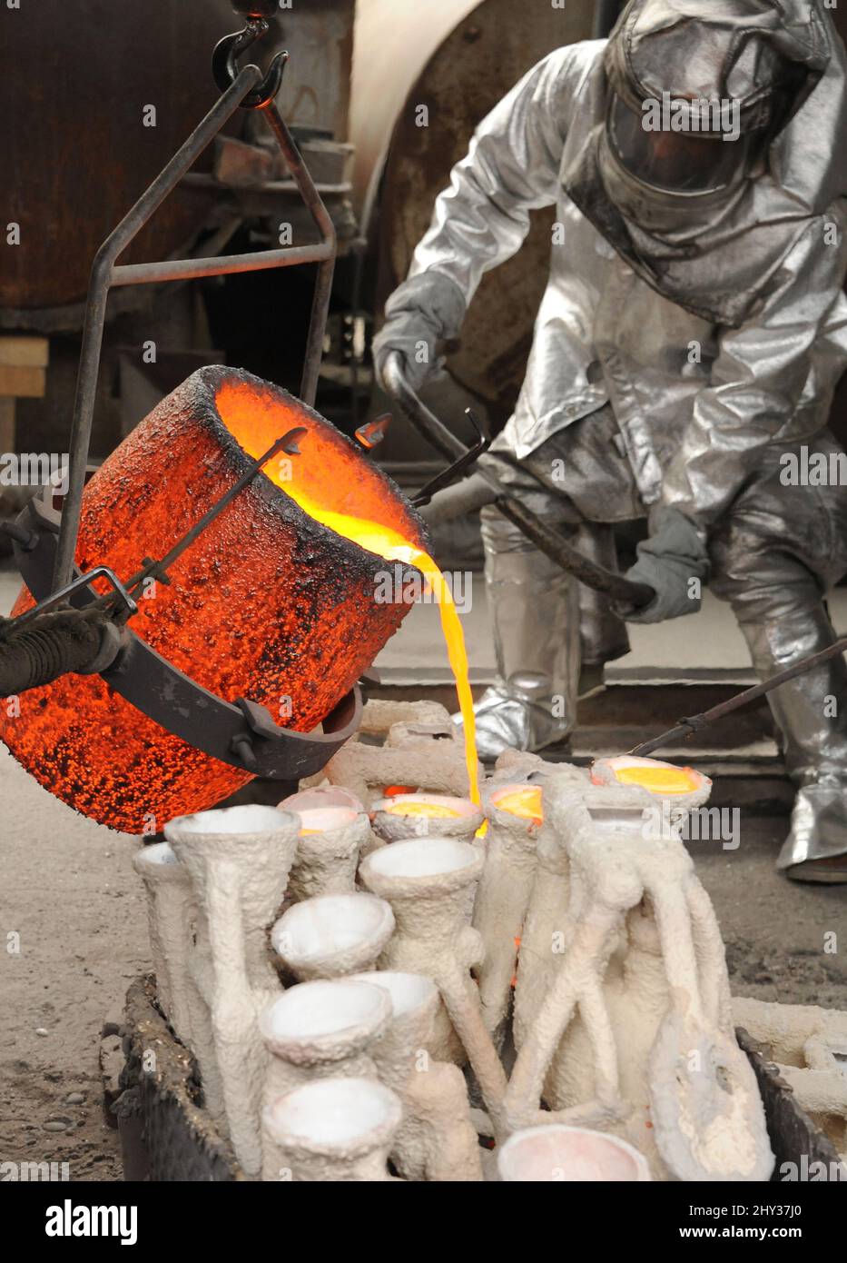 Casting of the bronze Actor, the Screen Actors Guild Awards statuette ...
