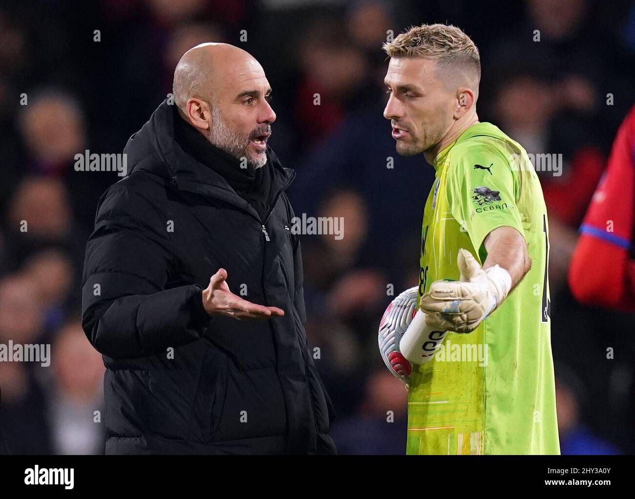 Crystal palaces goalkeeper vicente guaita hi-res stock photography and ...