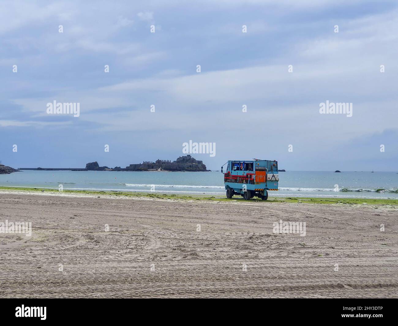 Elizabeth castle duck ferry hi-res stock photography and images - Alamy