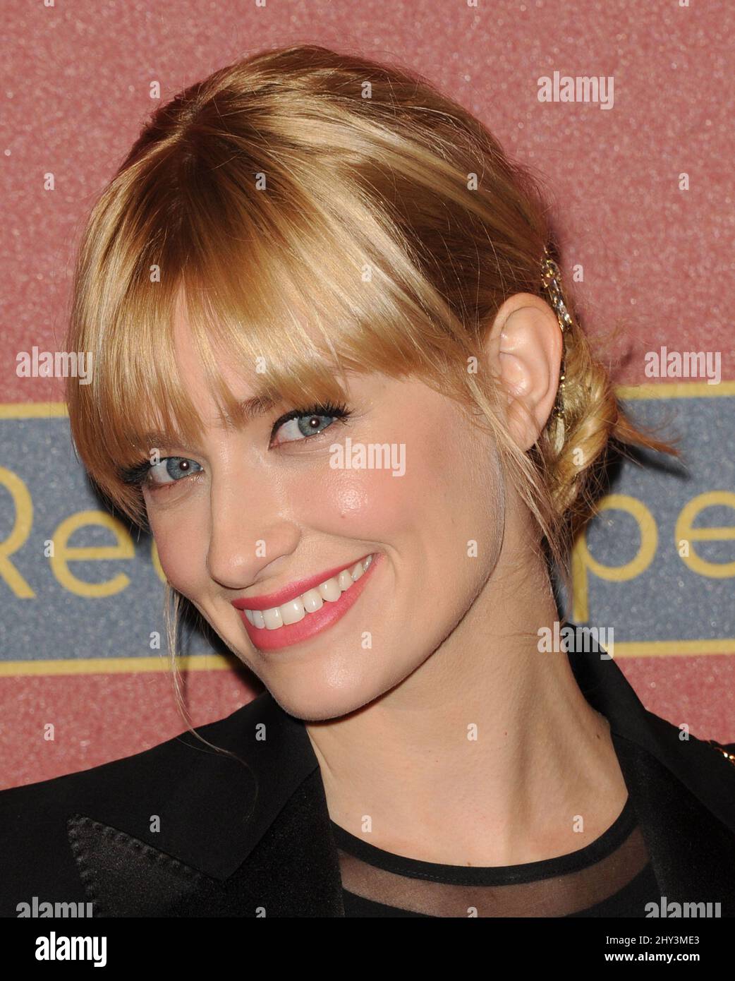 Beth behrs smile hi-res stock photography and images - Alamy