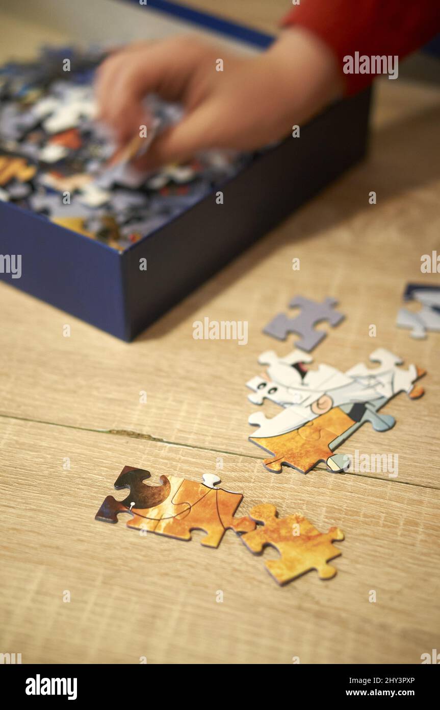 Children making a puzzle hi-res stock photography and images - Alamy