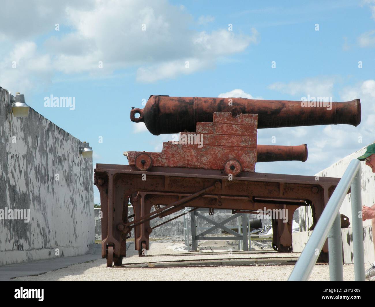 Two cannon barrels hi-res stock photography and images - Alamy