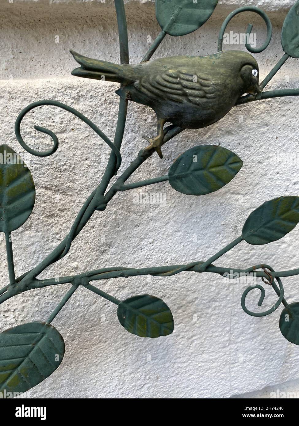 Metal decorative bird hi-res stock photography and images - Alamy