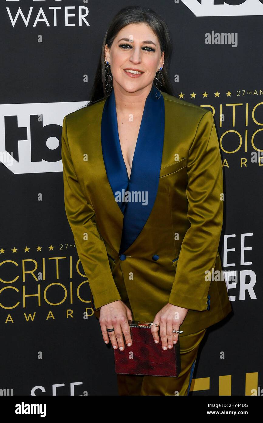 Mayim Bialik Golden Globes 2022