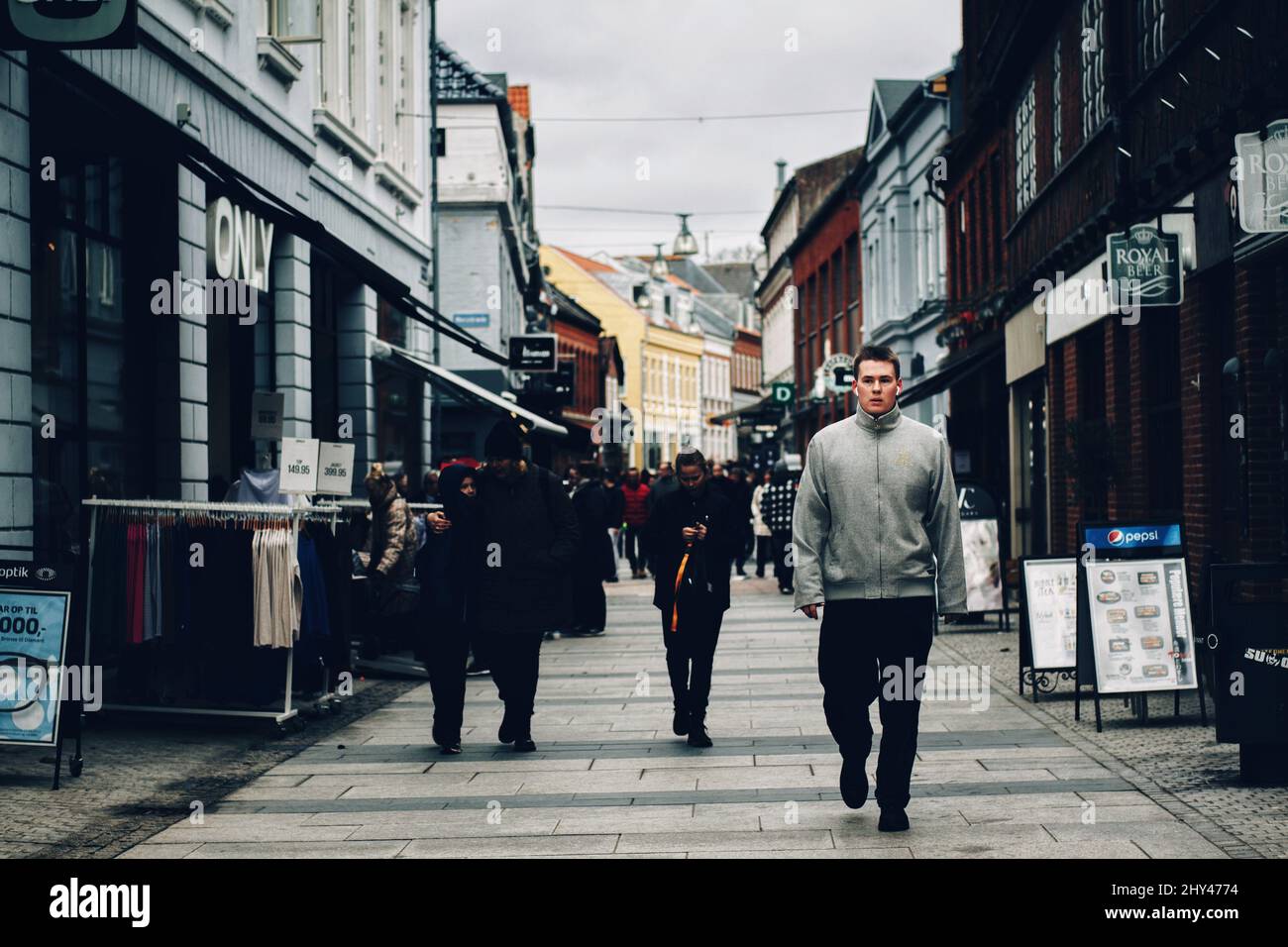 People roam around hi-res stock photography and images - Alamy