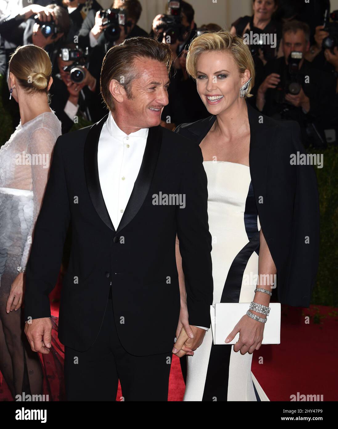 Sean Penn Charlize Theron Arriving At The Costume Institute Benefit