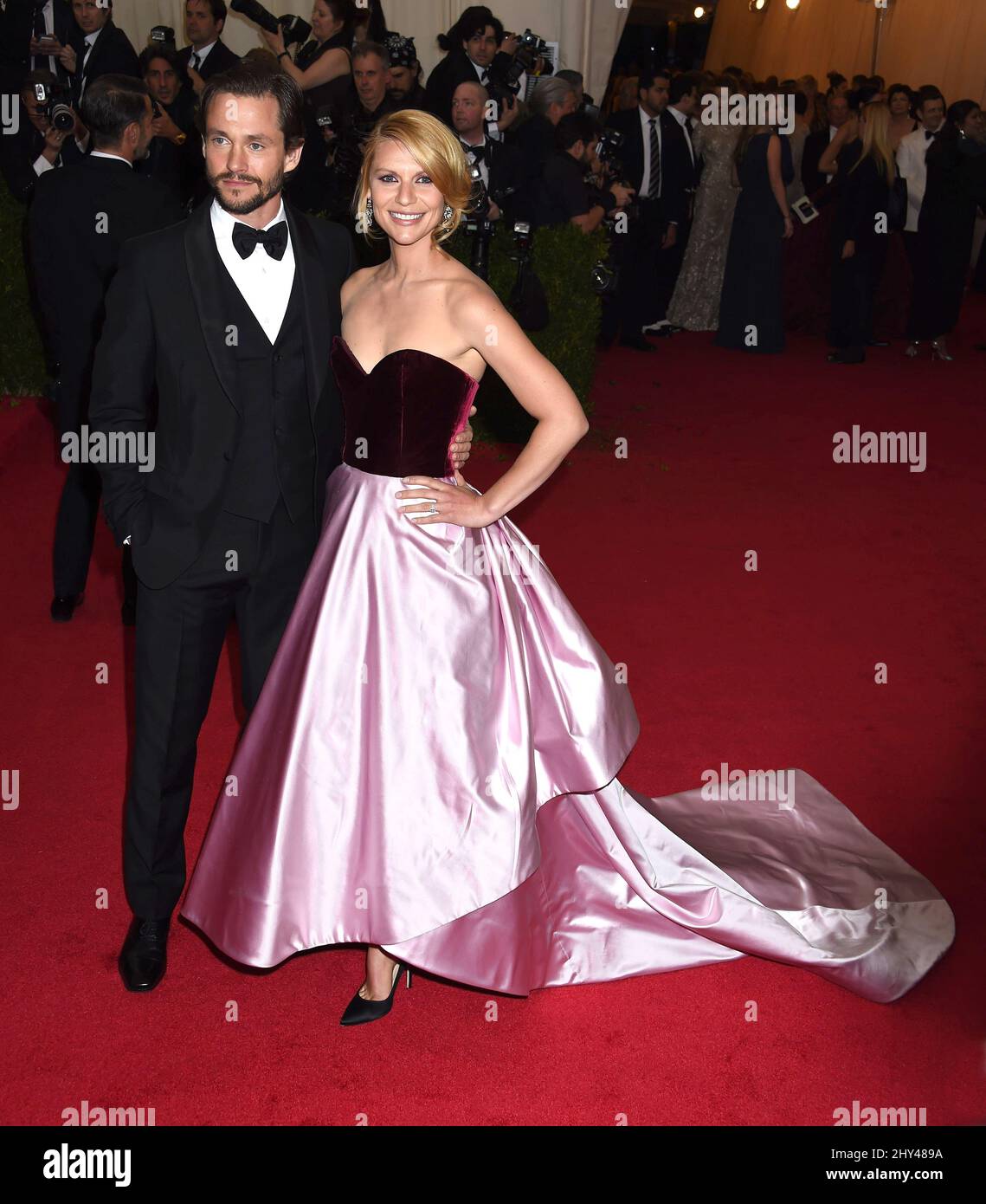 Claire Danes & Hugh Dancy arriving at the Costume Institute Benefit Met ...