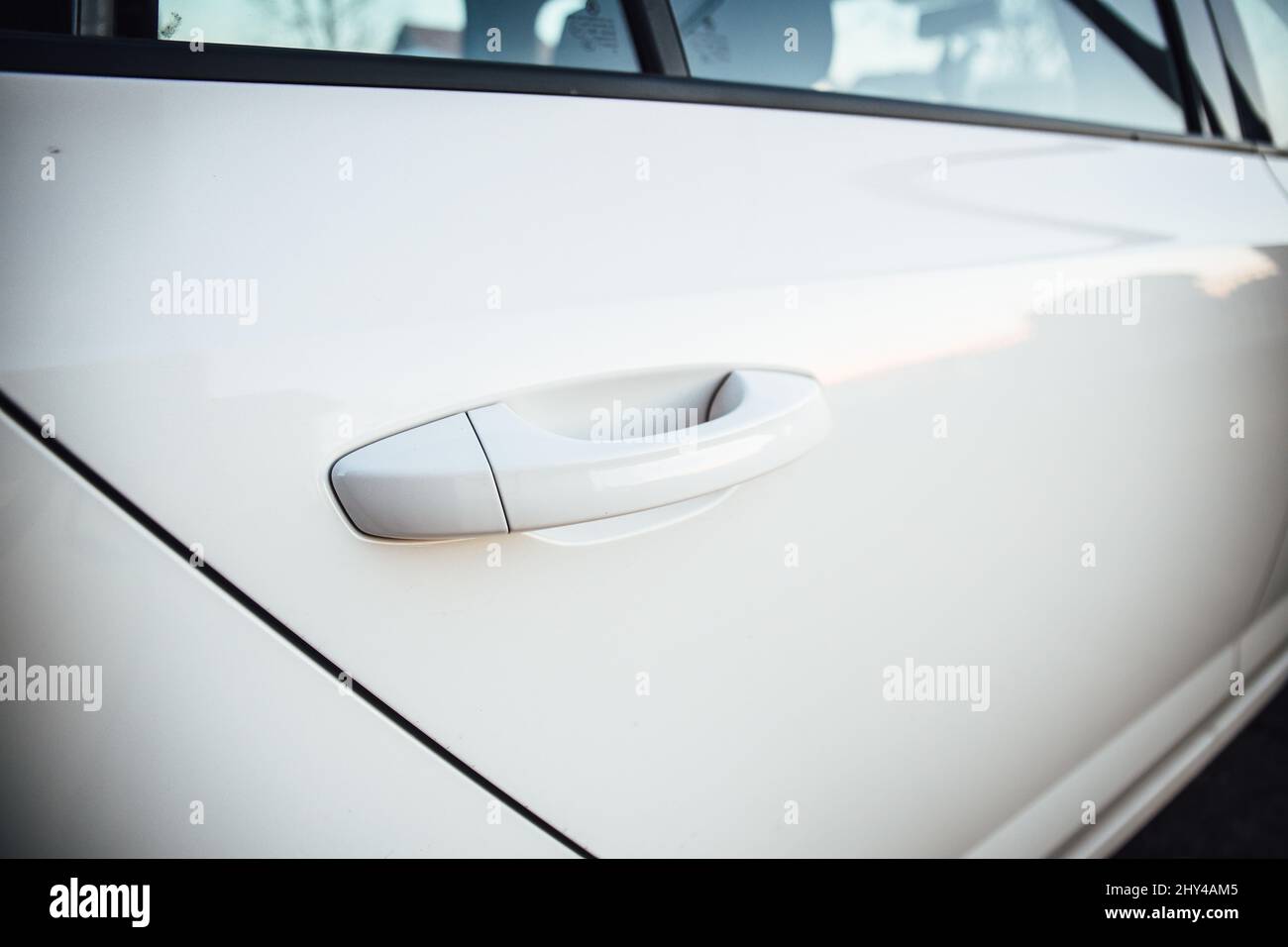 Close up photo of a handle of a white car door Stock Photo - Alamy