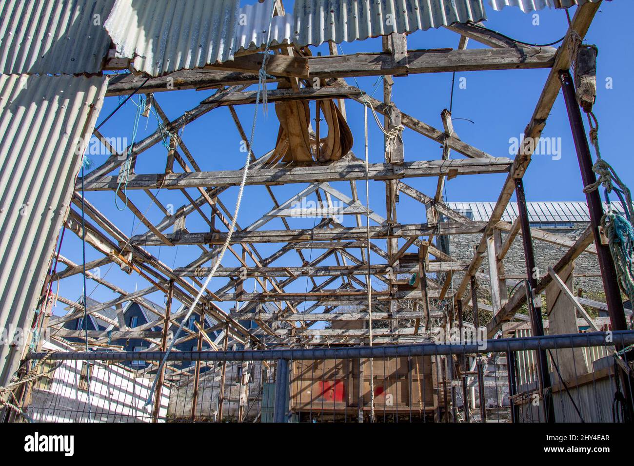 Corrugated iron sheet hi-res stock photography and images - Alamy