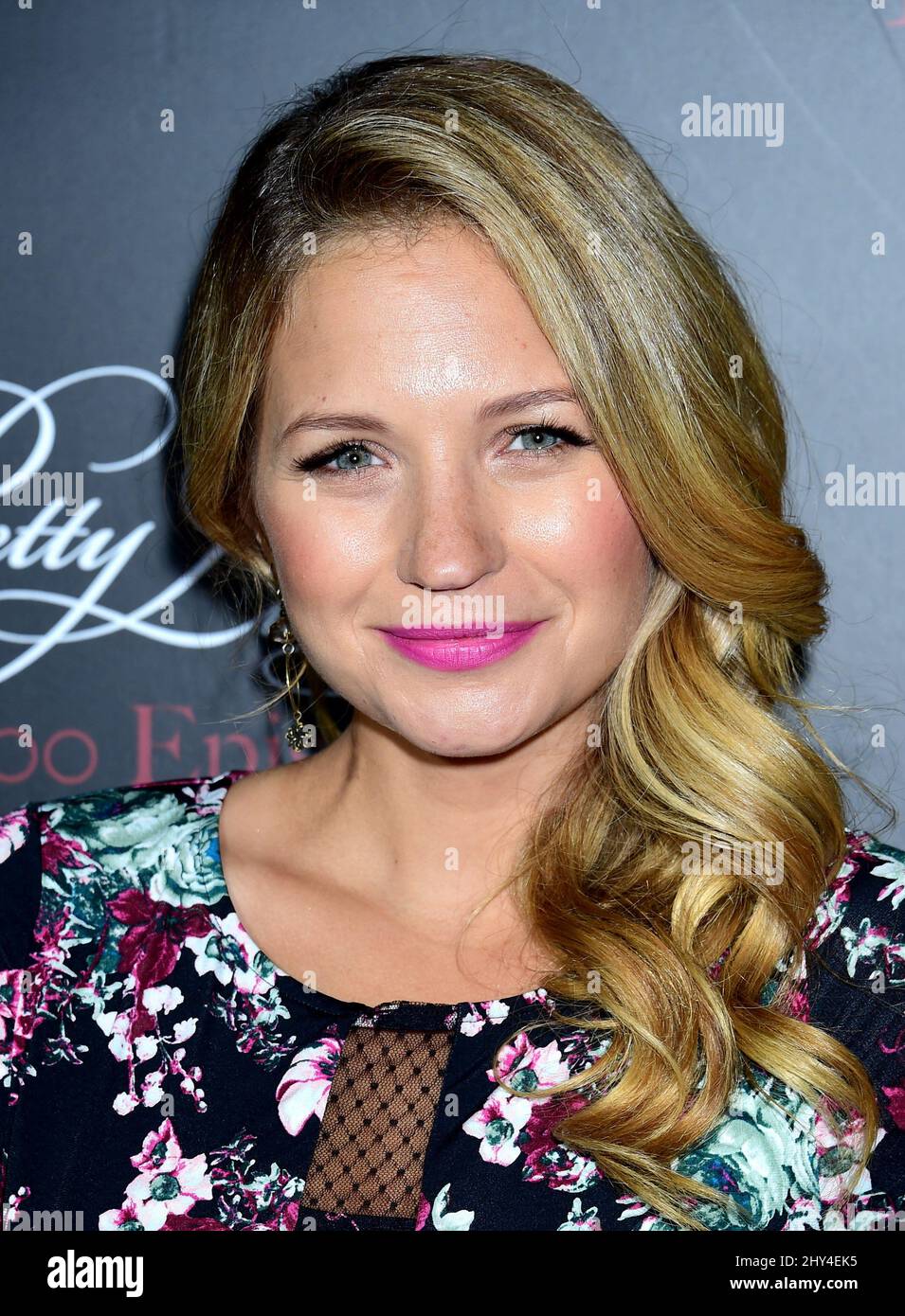 Vanessa Ray's Instagram, Twitter & Facebook on IDCrawl