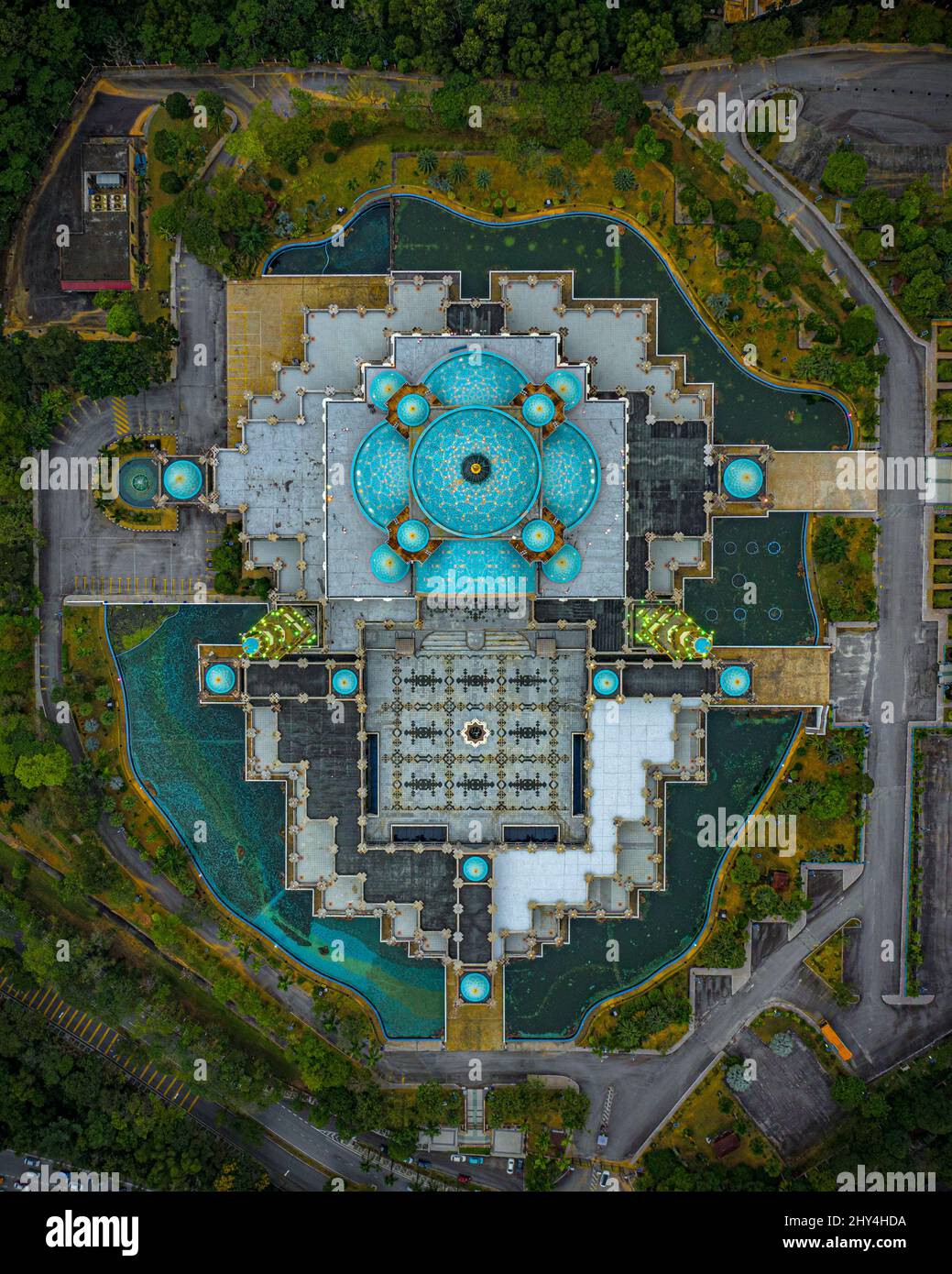 Birds eye view of the Kaula Lampur mosque in Malaysia Stock Photo - Alamy