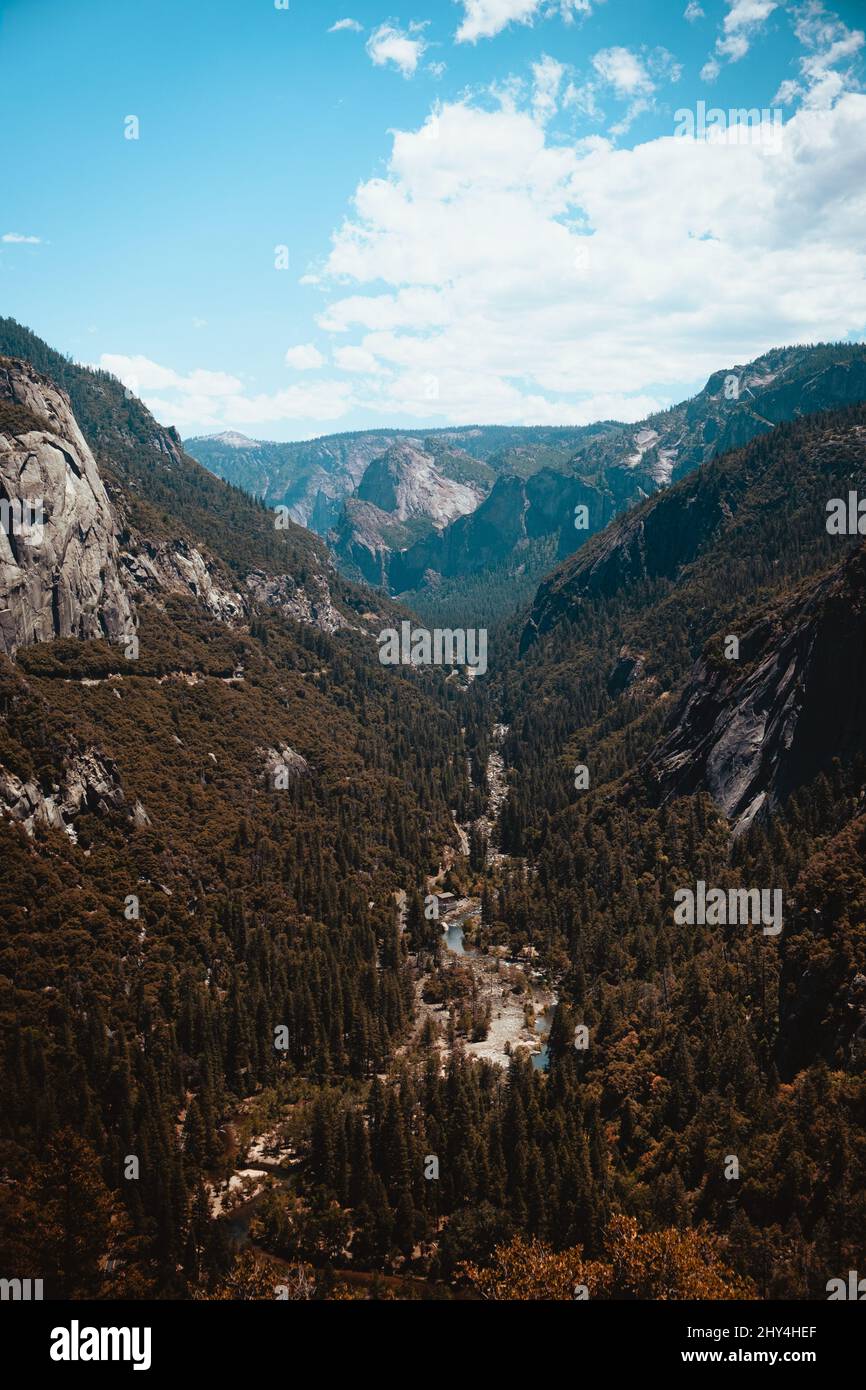Vertical breathtaking view of the National Yosemite Park covered with ...