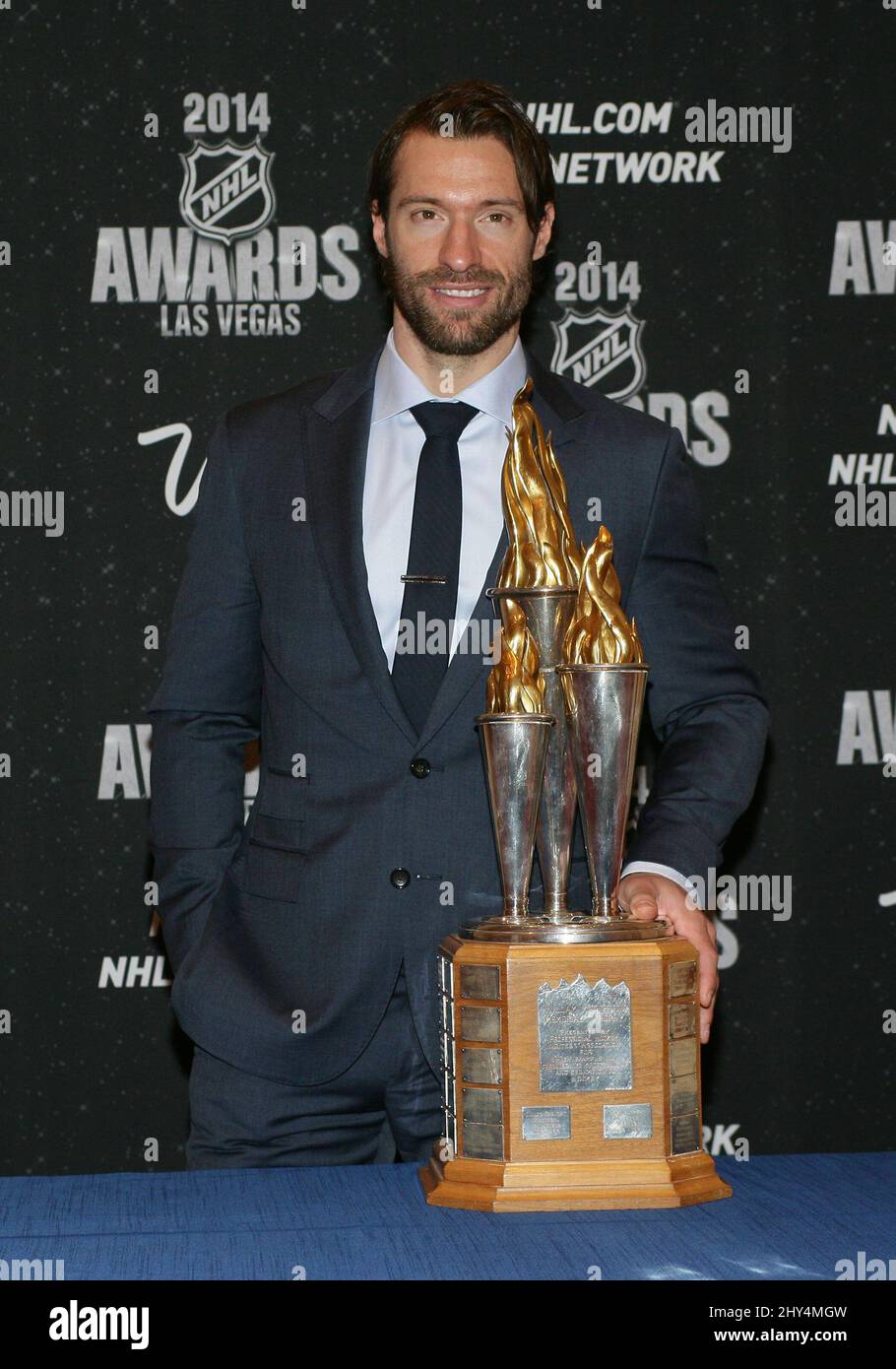 Dominic moore bill masterton memorial trophy hi-res stock photography ...