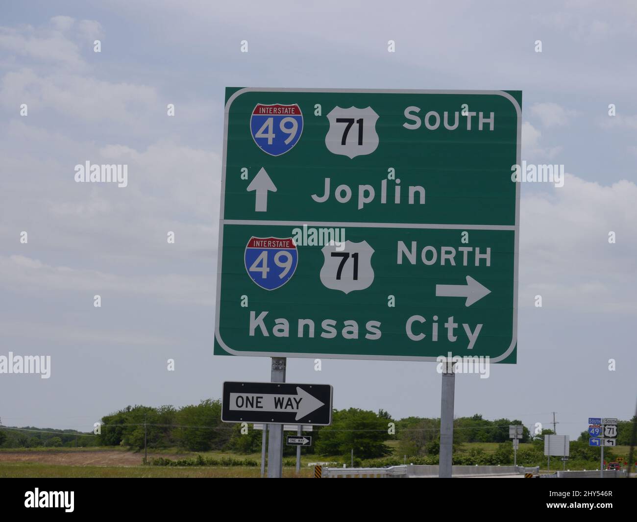 Green highway sign missouri hi-res stock photography and images - Alamy