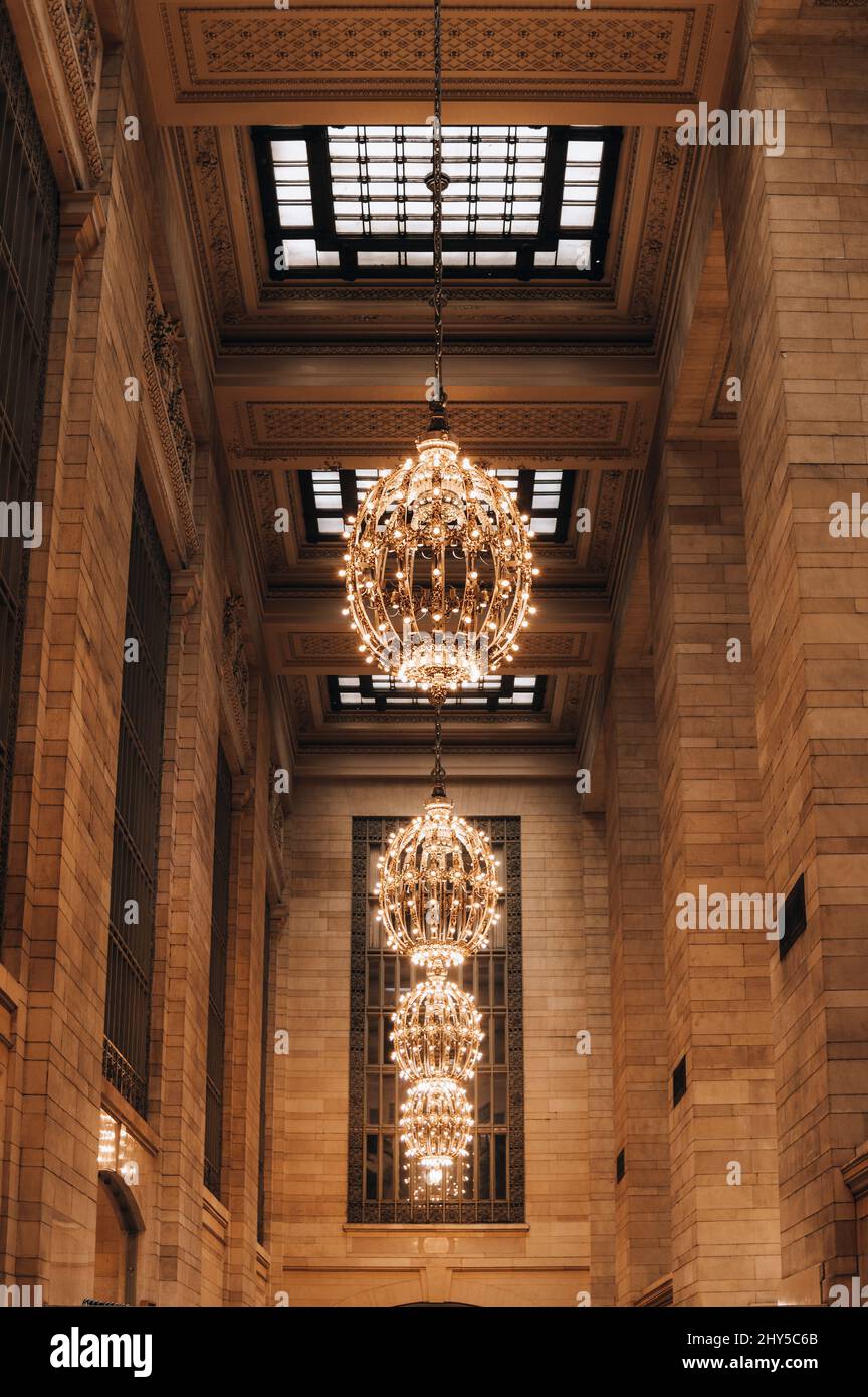 Vertical shot of the ceiling at the Grand Central Terminal in New York ...