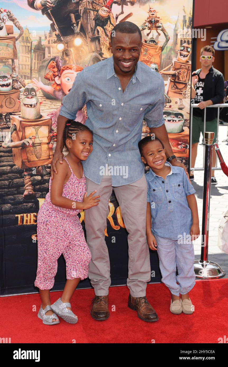 Sean Patrick Thomas, Luc Thomas and Lola Thomas arriving for The Boxtrolls premiere held at the ...