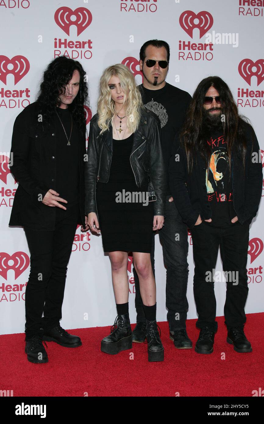 Ben Phillips, Taylor Momsen, Mark Damon, Jamie Perkins of Pretty ...