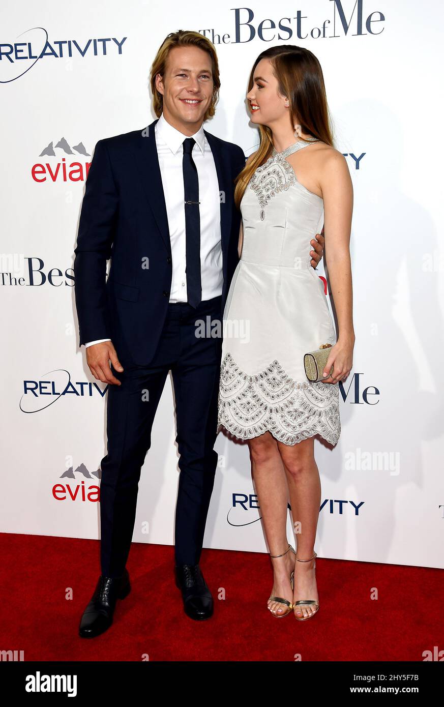 Luke Bracey Y Liana Liberato