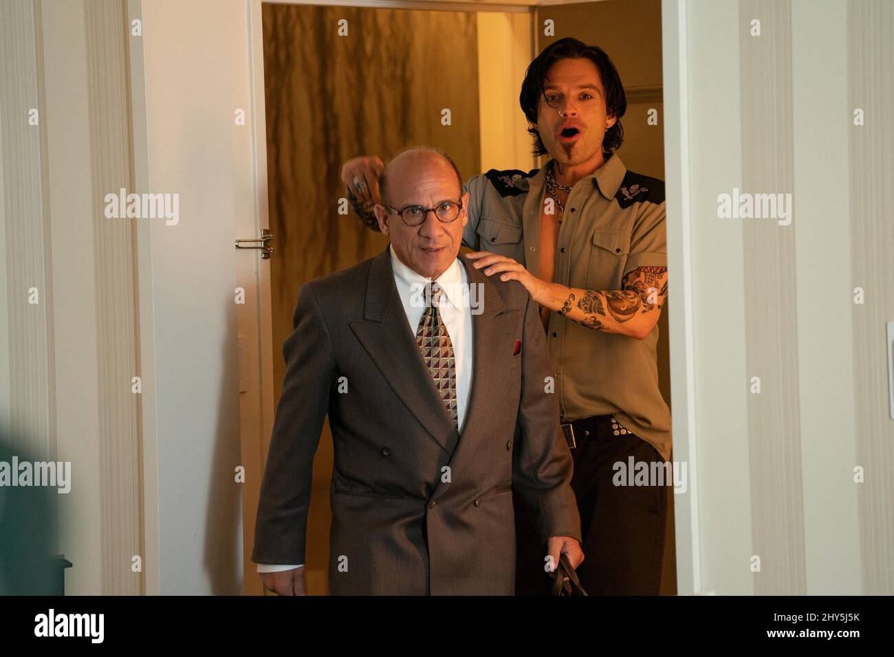 PAM & TOMMY, (aka PAM AND TOMMY), from left: Paul Ben-Victor as Richard ...
