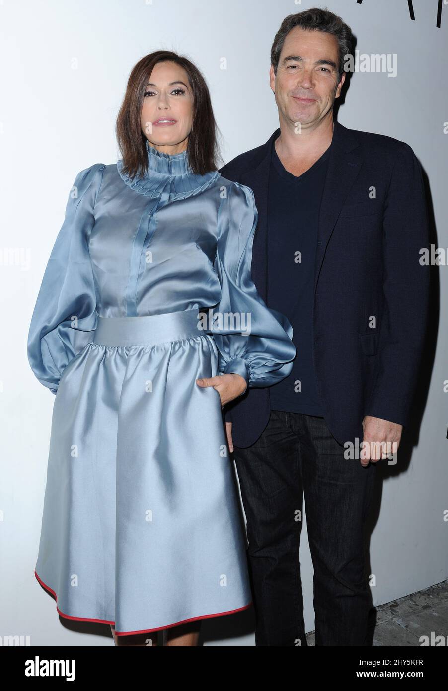 Jon tenney and teri hatcher hi-res stock photography and images - Alamy