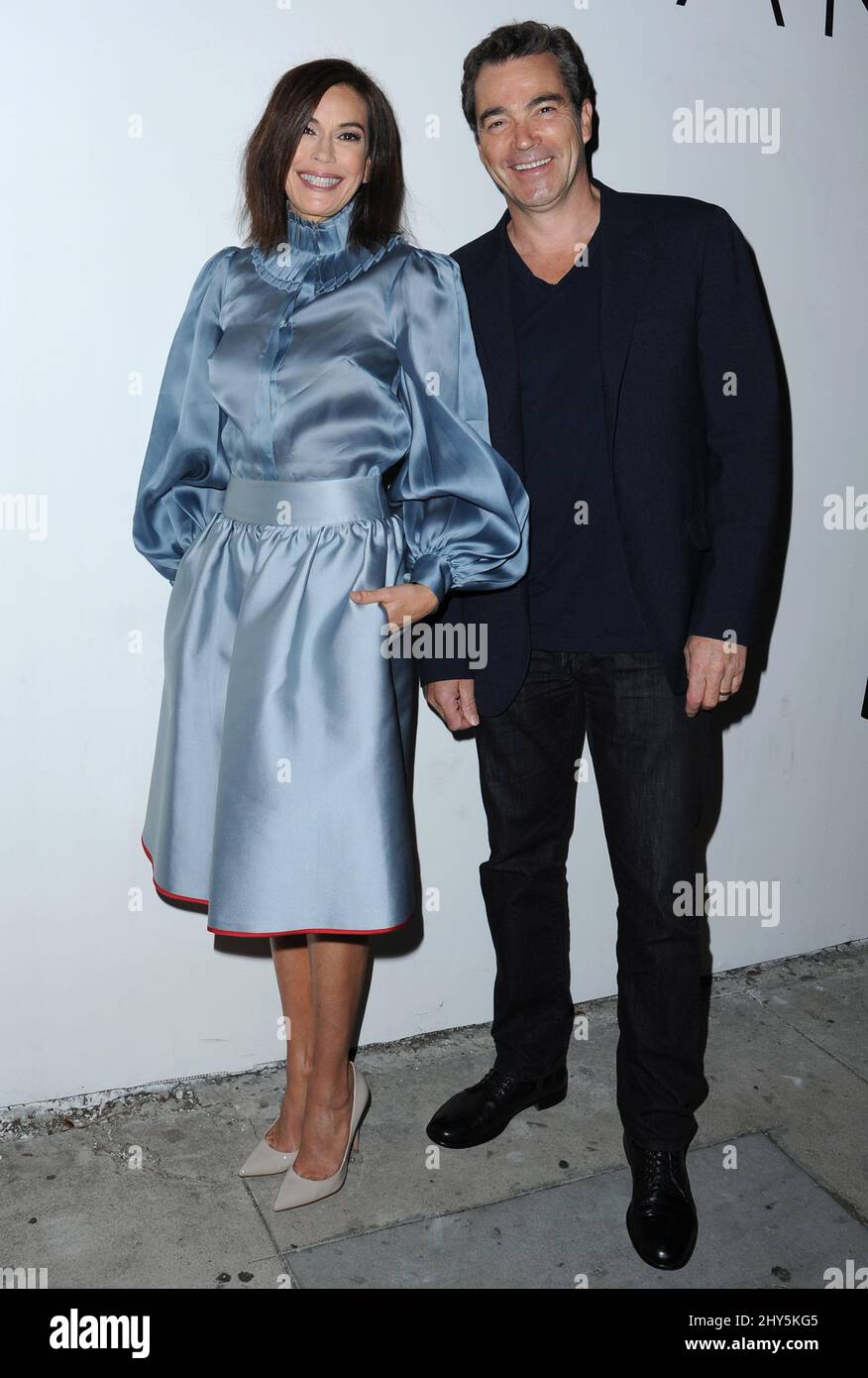 Jon tenney and teri hatcher hi-res stock photography and images - Alamy