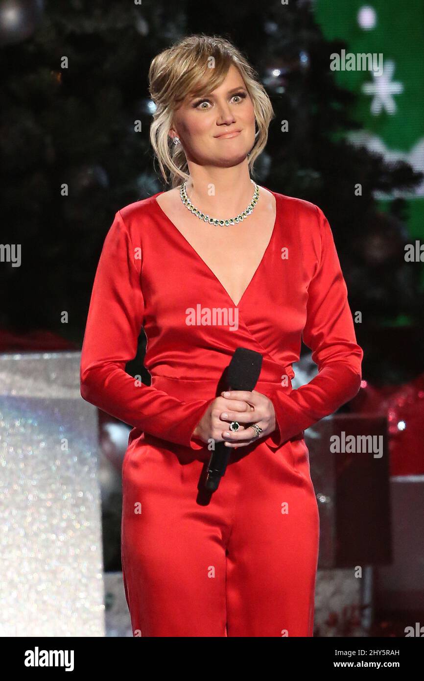 Jennifer Nettles attending the CMA Country Christmas held at the ...