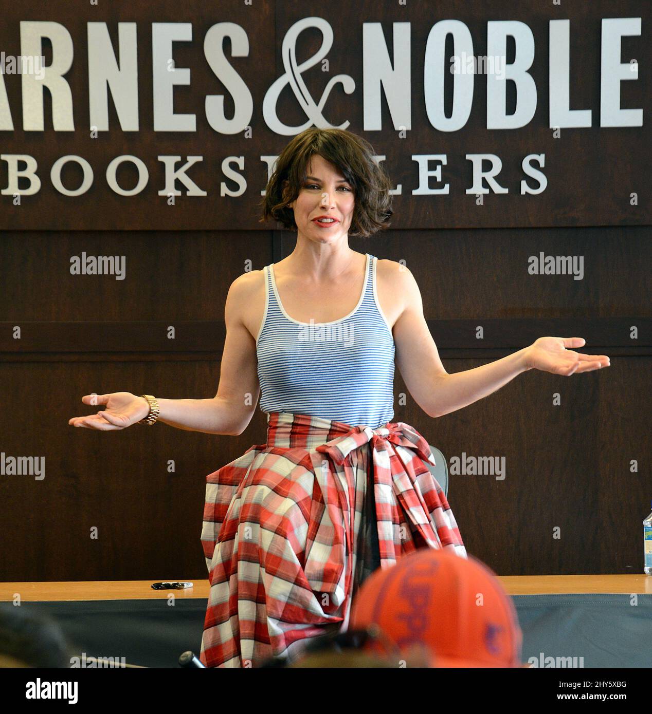 Evangeline Lilly signs new book "The Squicker Wonkers" at the Barnes ...