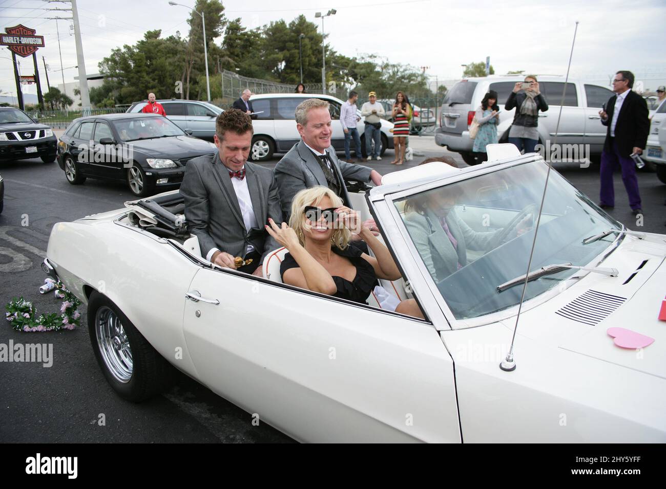 Pamela Anderson, Jack Ryan, Dan Mathews, Chrissie Hynde at the gay ...