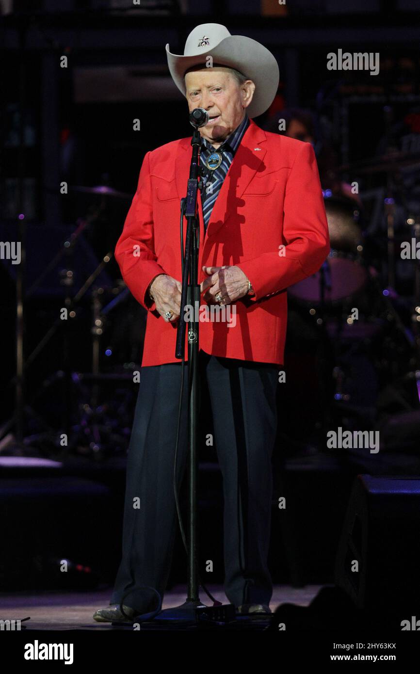 Randy Houser and Little Jimmy Dickens as Rascal Flatts, Little Jimmy ...