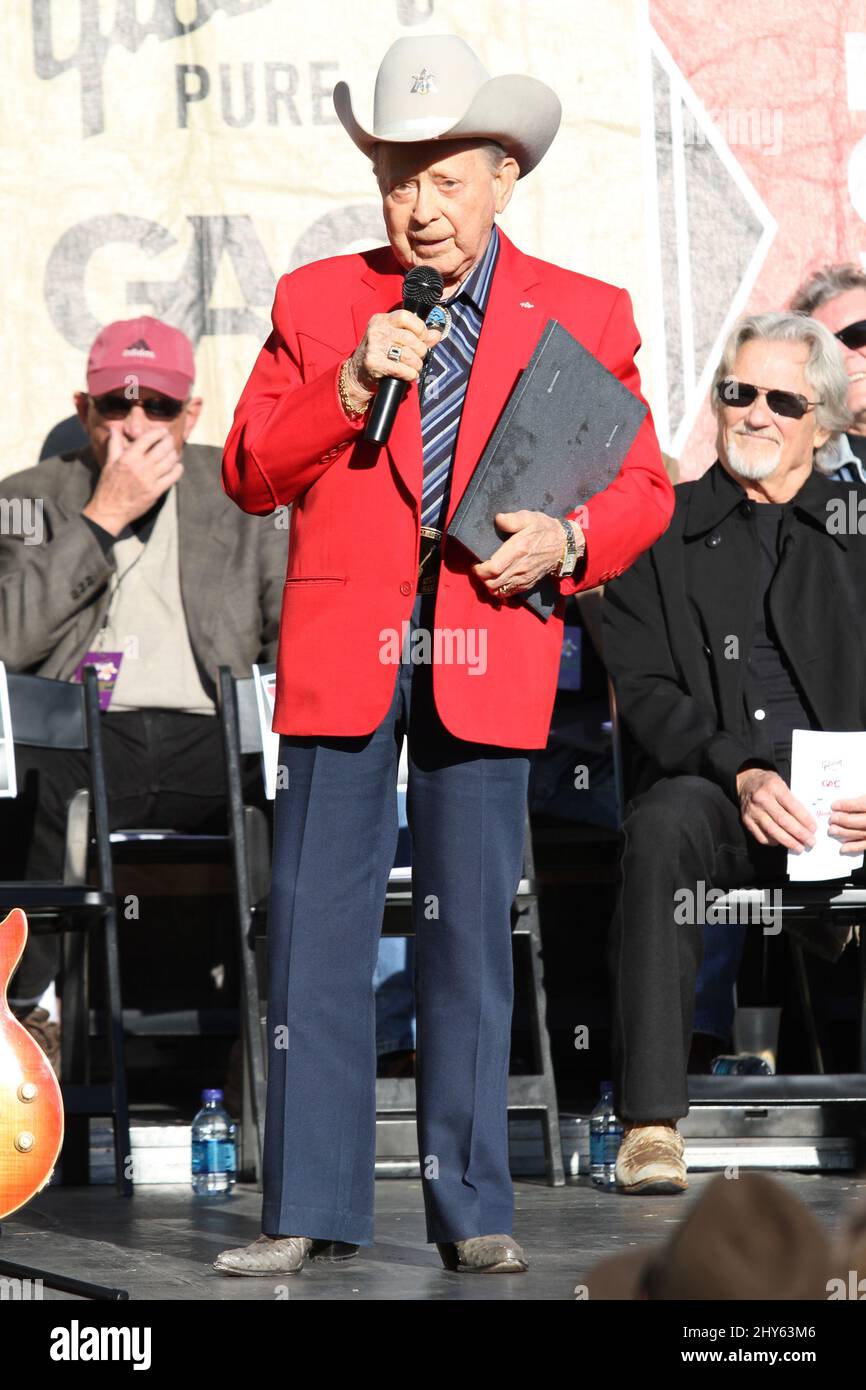 Little jimmy dickens hi-res stock photography and images - Alamy