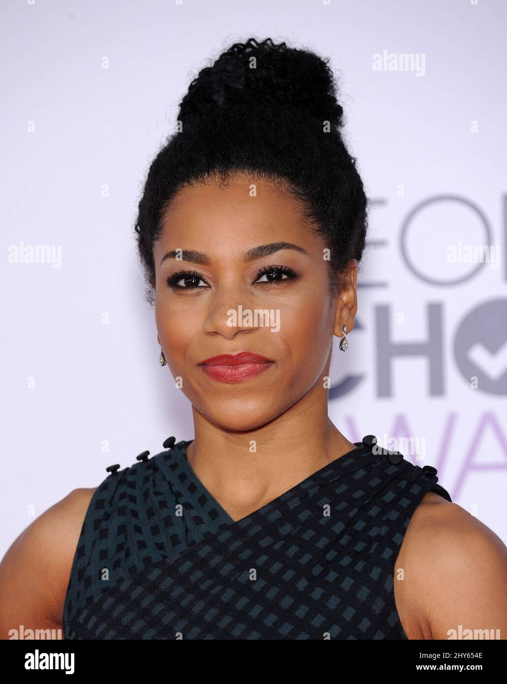 Kelly McCreary arriving at the People's Choice Awards at the Nokia ...