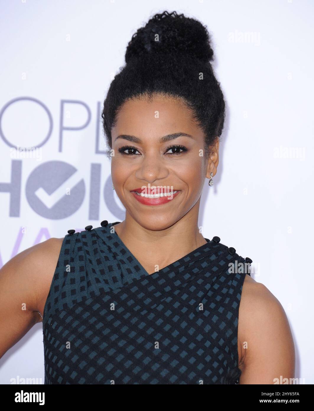 Kelly McCreary arriving at the People's Choice Awards at the Nokia ...