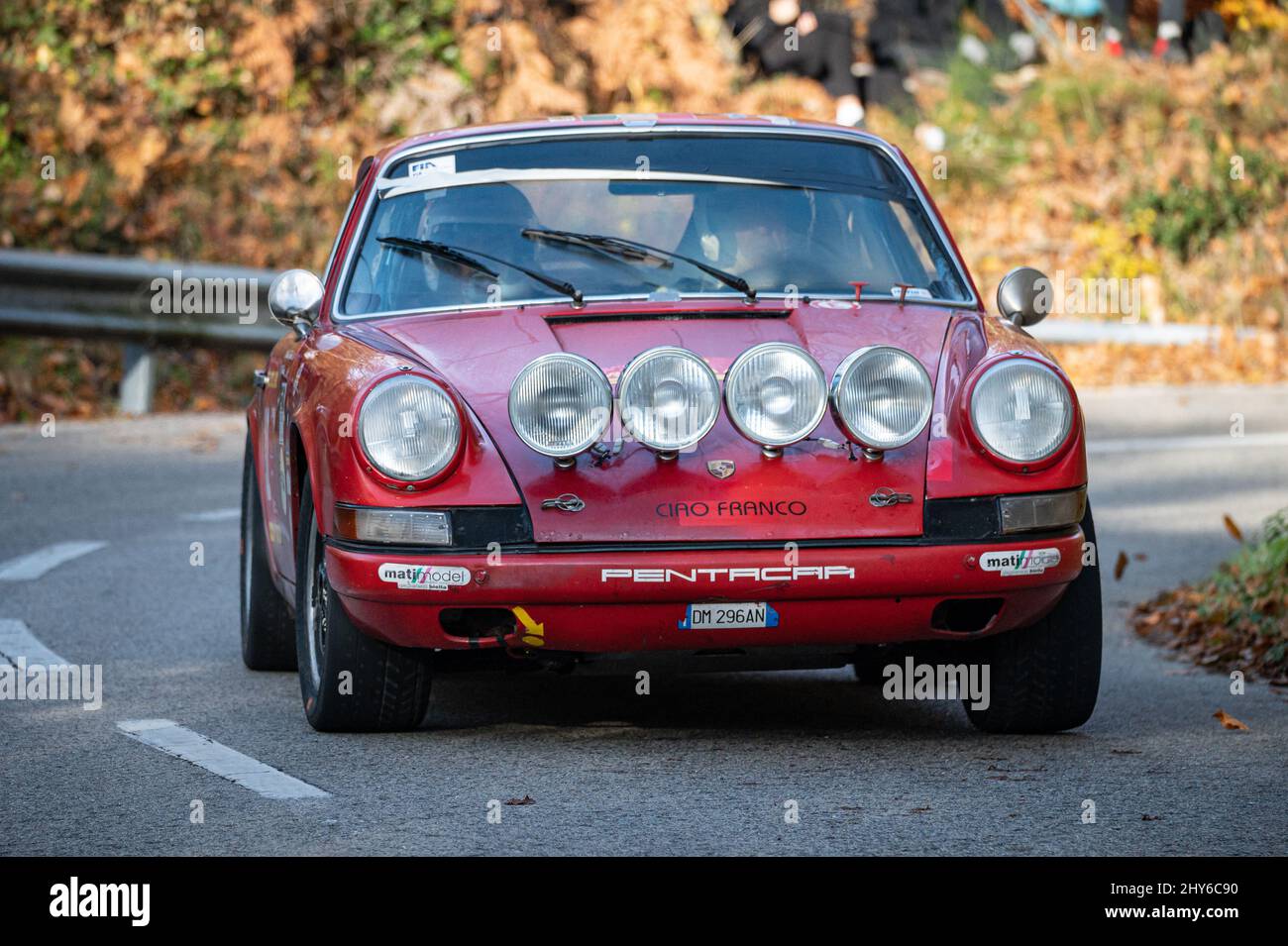 Vintage 69th edition of the Costa Brava rally Porsche 911 S 2.0 on a racing road Stock Photo - Alamy